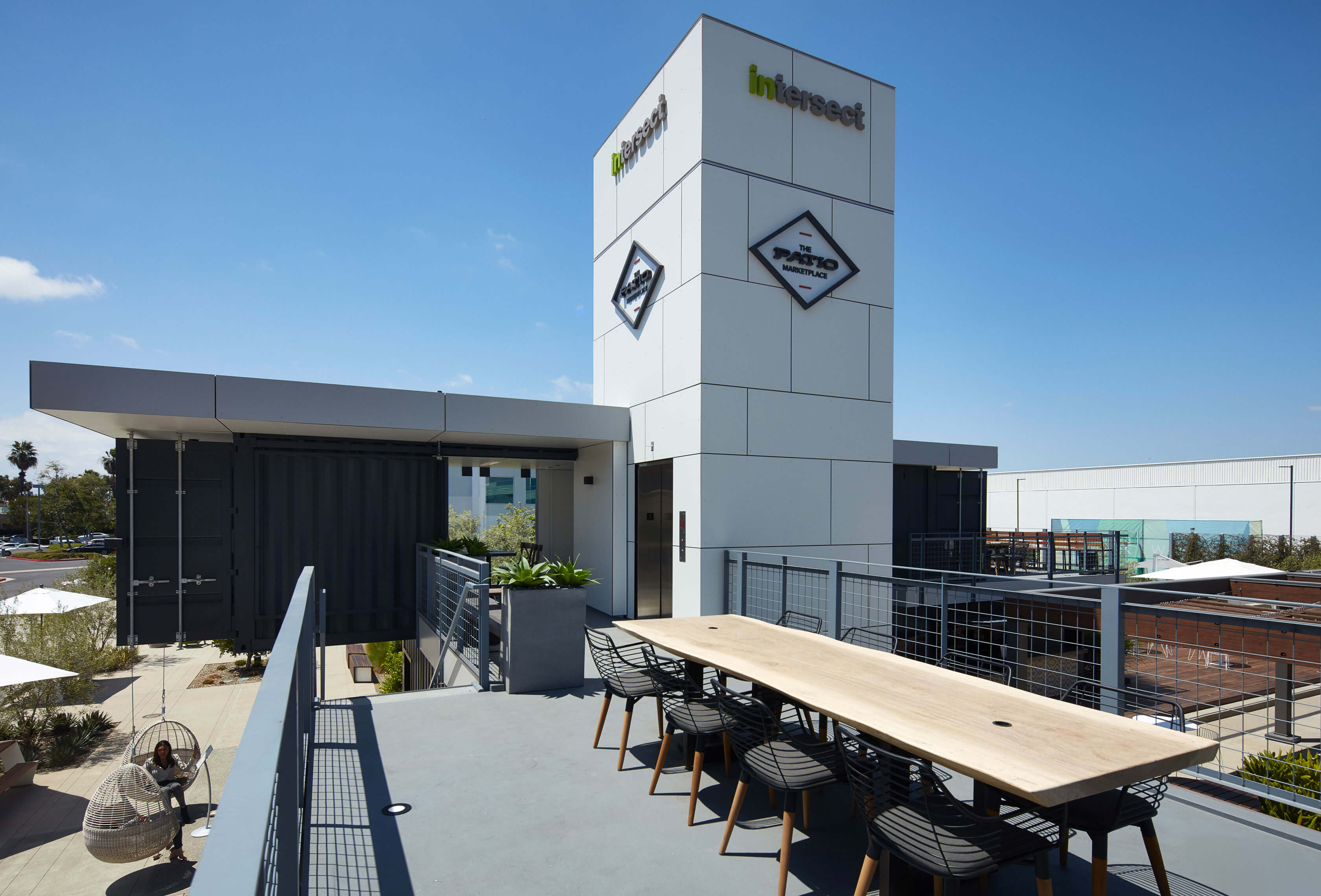 CONTAINER PAVILION AT INTERSECT